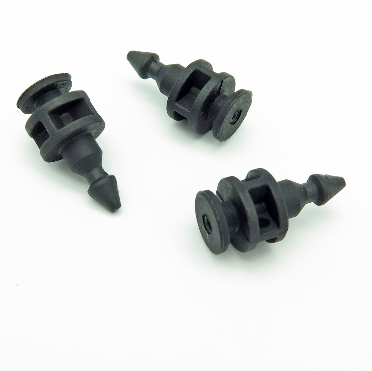 Tail light Mounting Clips for Mercedes Sprinter — VehicleClips