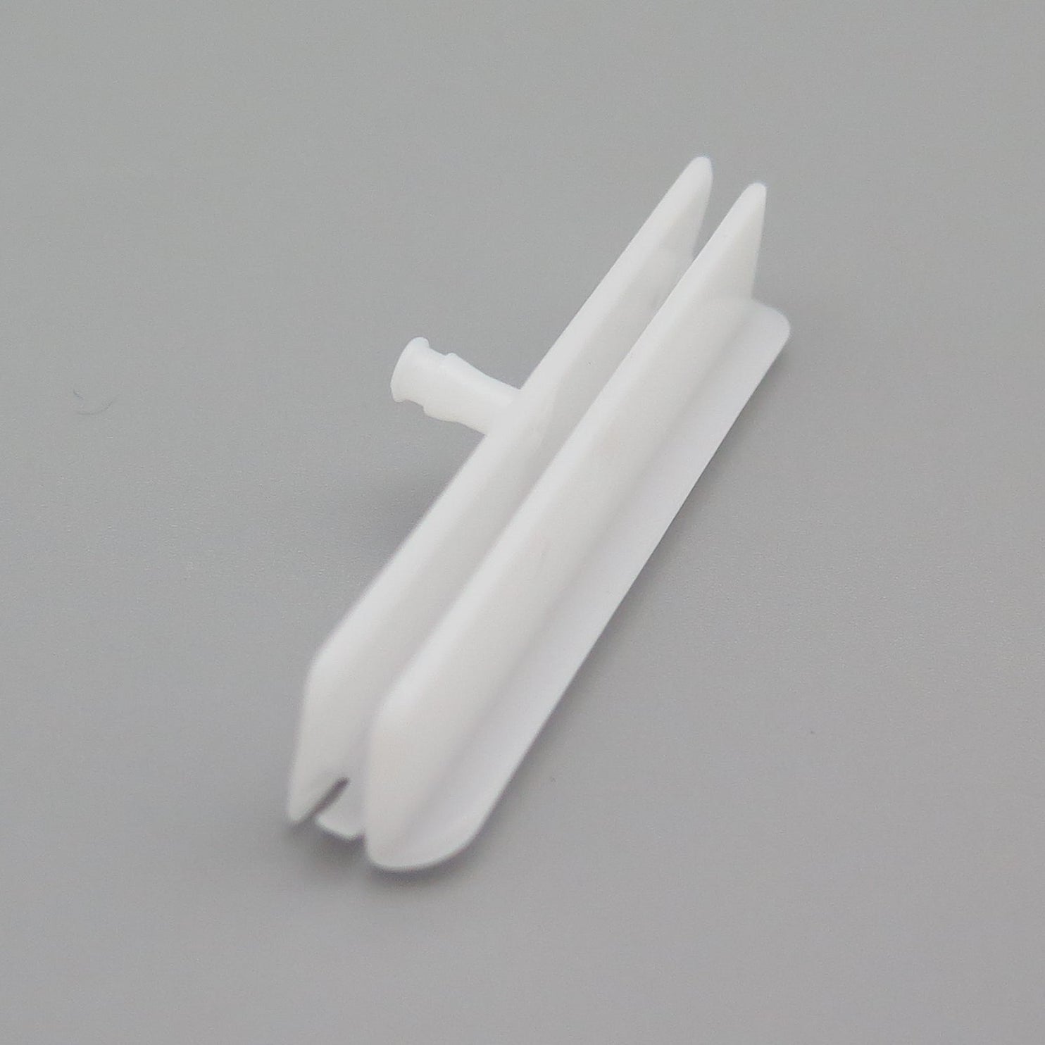 Window Guide Channel Runner Clips, Alfa Romeo 7775575 — VehicleClips