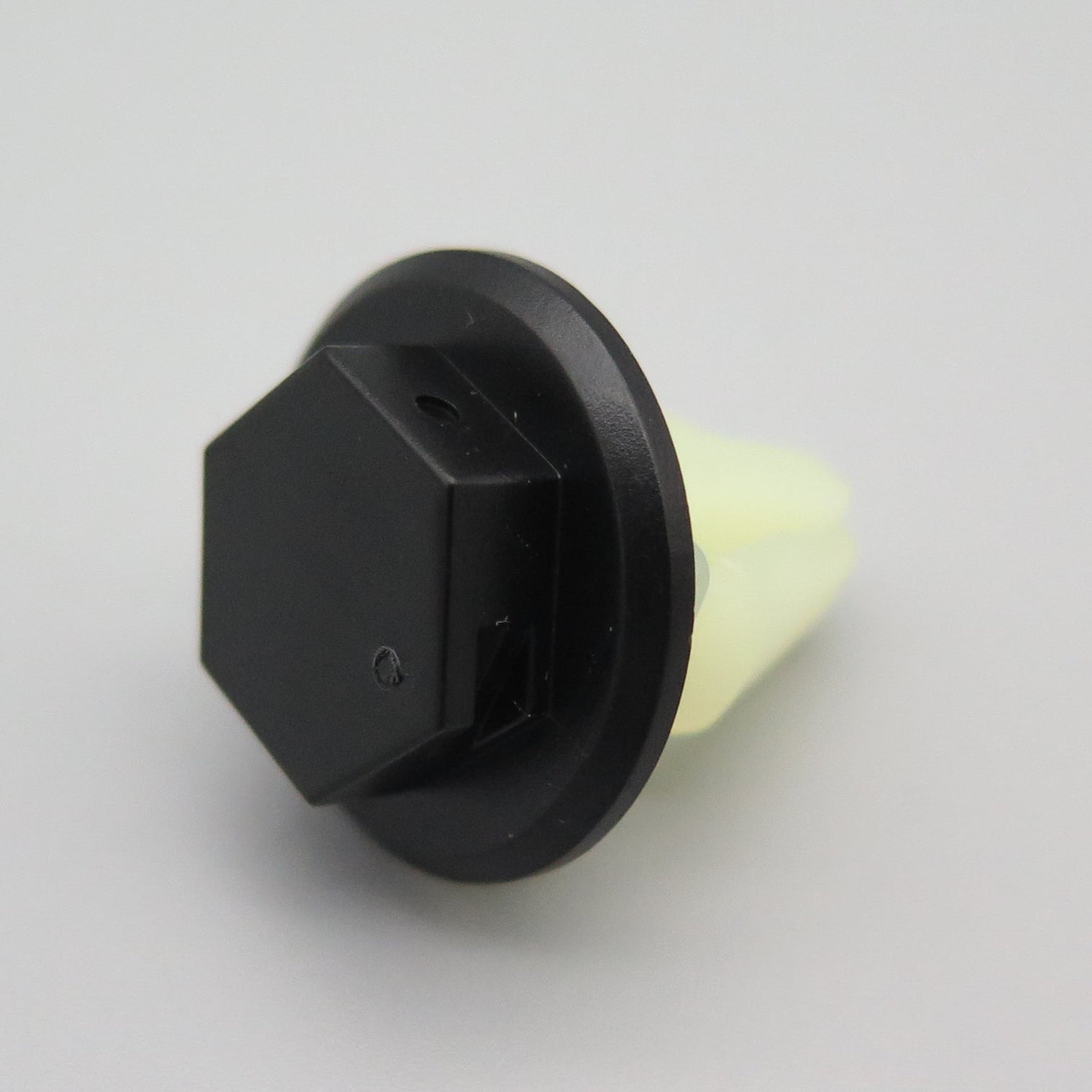 Engine Bay Shields, Wing Liner Clips, Renault 8200389607 — VehicleClips