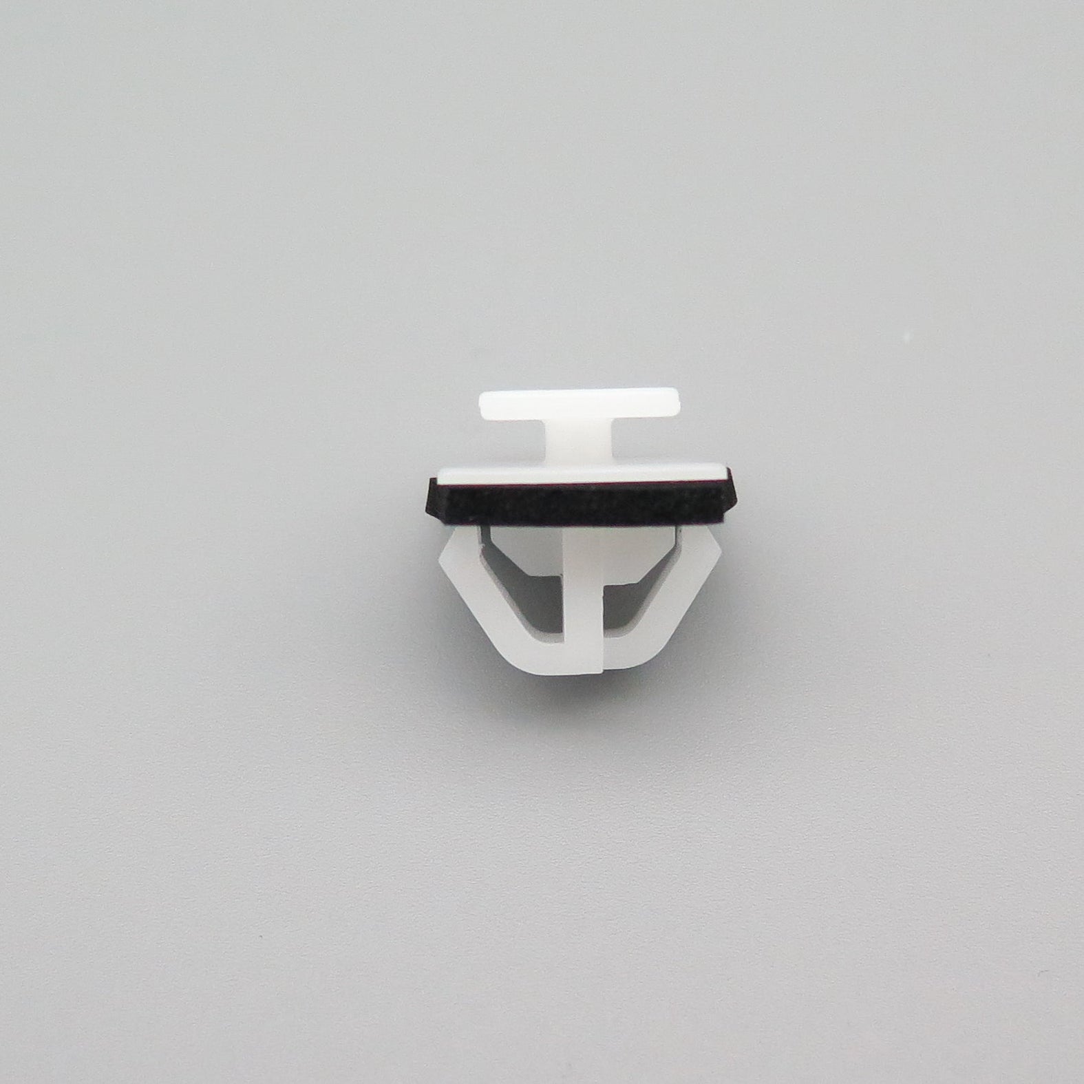 Exterior Side Body Moulding & Side Skirt Trim Clips, Hyundai 877583501 ...