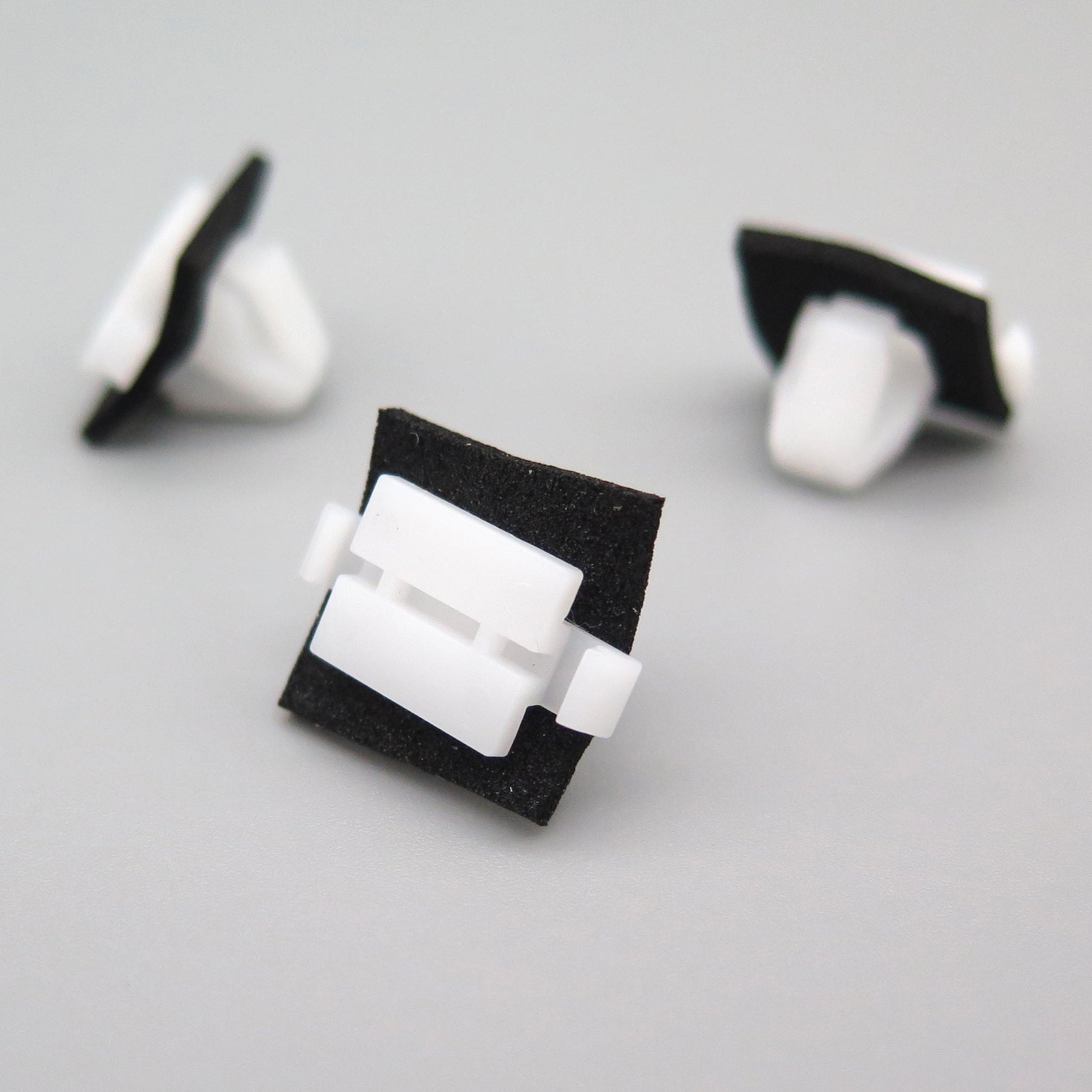Exterior Trim Moulding Clips, Hyundai 877153K000 — VehicleClips