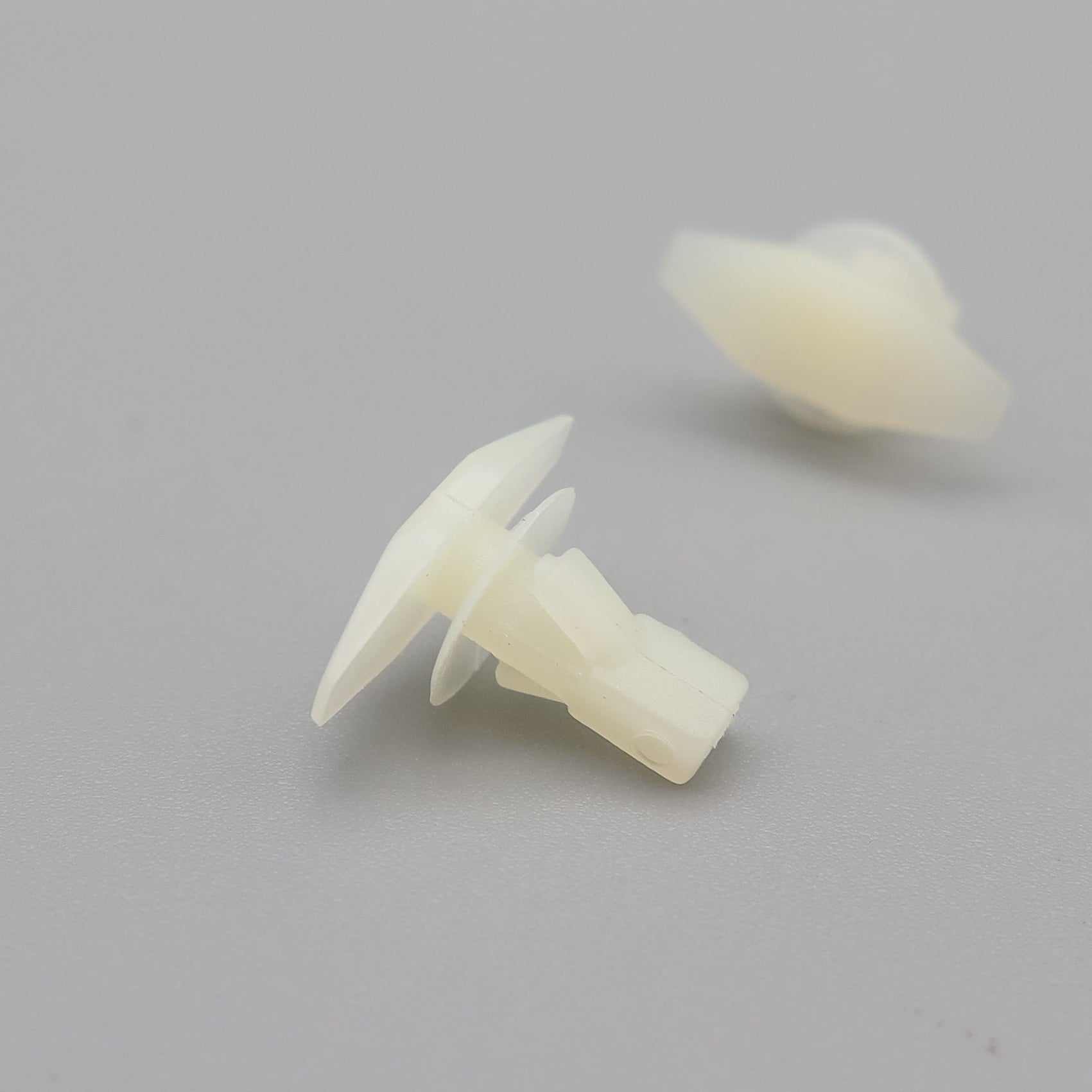 Mazda Weatherstrip & Rubber Door Seal Gasket Clips / Fasteners - G0315 ...