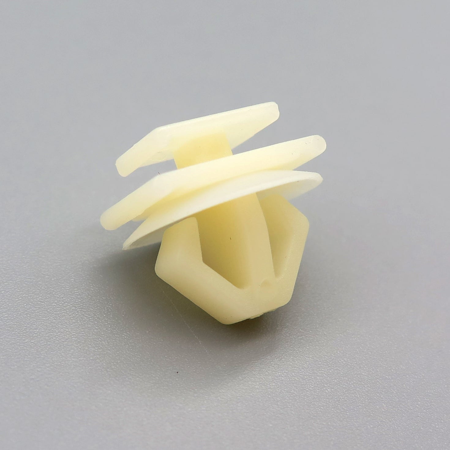 Peugeot Plastic Trim Clips- for Grille trims & Body Mouldings 6995X3 ...