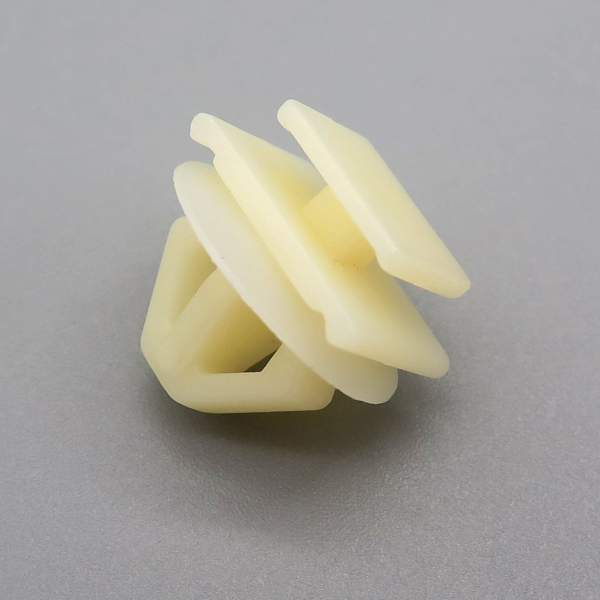 Peugeot Plastic Trim Clips- for Grille trims & Body Mouldings 6995X3 ...